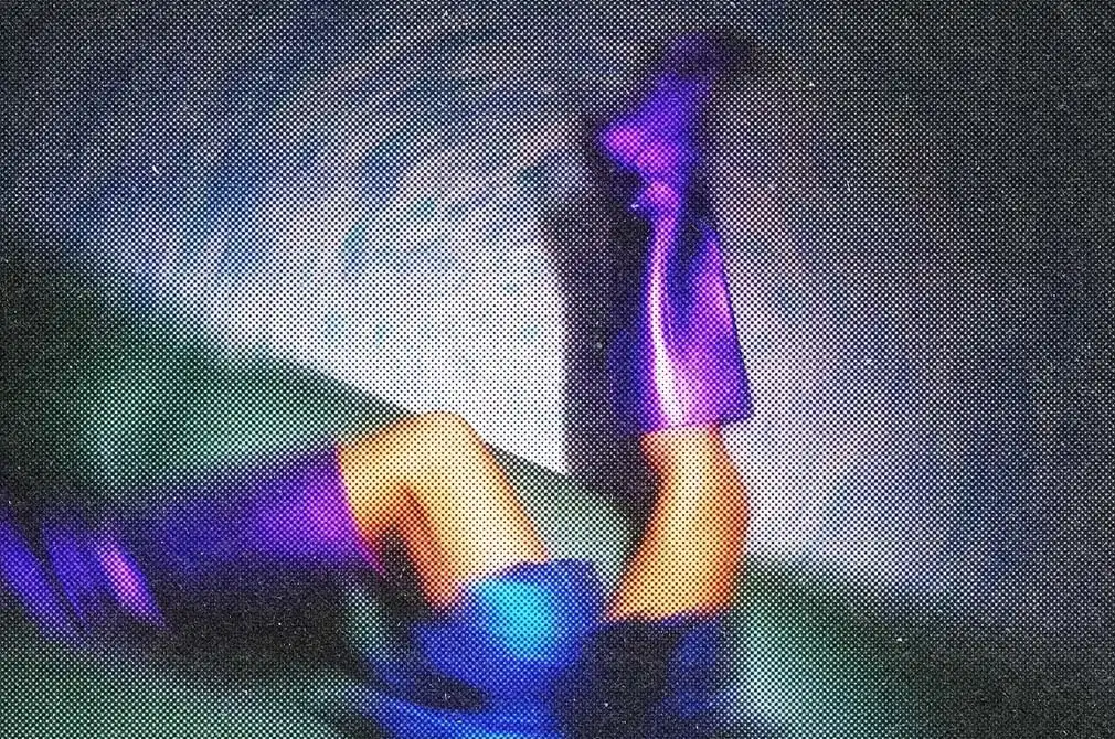 HALFTONE SPINNING BLUR PHOTO EFFECT Free Download